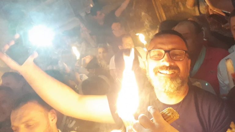 THE MIRACLE IN JERUSALEM at The Holy Sepulchre – The Holy Fire of the ...